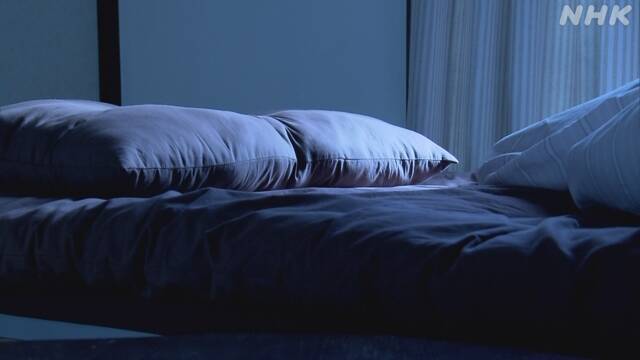 新型コロナ「第8波」の3か月に家で亡くなった人は1309人 | NHK Easier